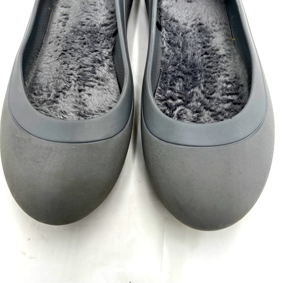 CROCS | Shoes | Crocs Mammoth Slipon Faux Fur Lined Flats Womens Gray ...